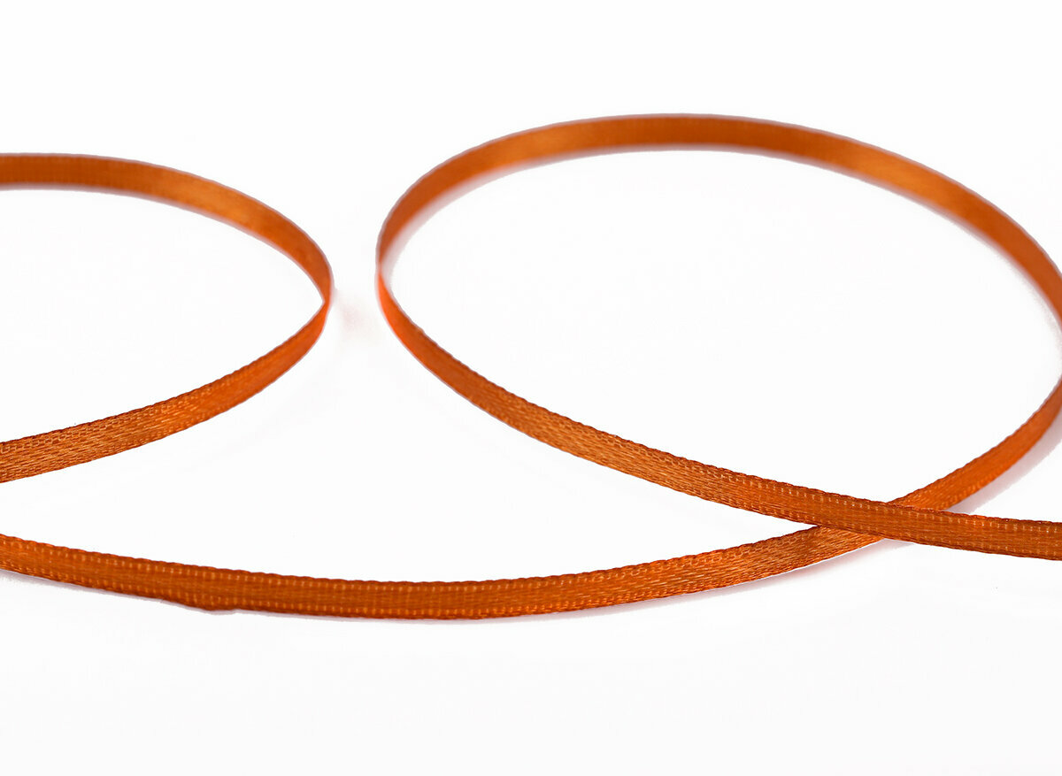 Лента атласная 3 мм (1/8 ") Gamma AL-3P двухстор. 91.4 м №051 св-коричневый