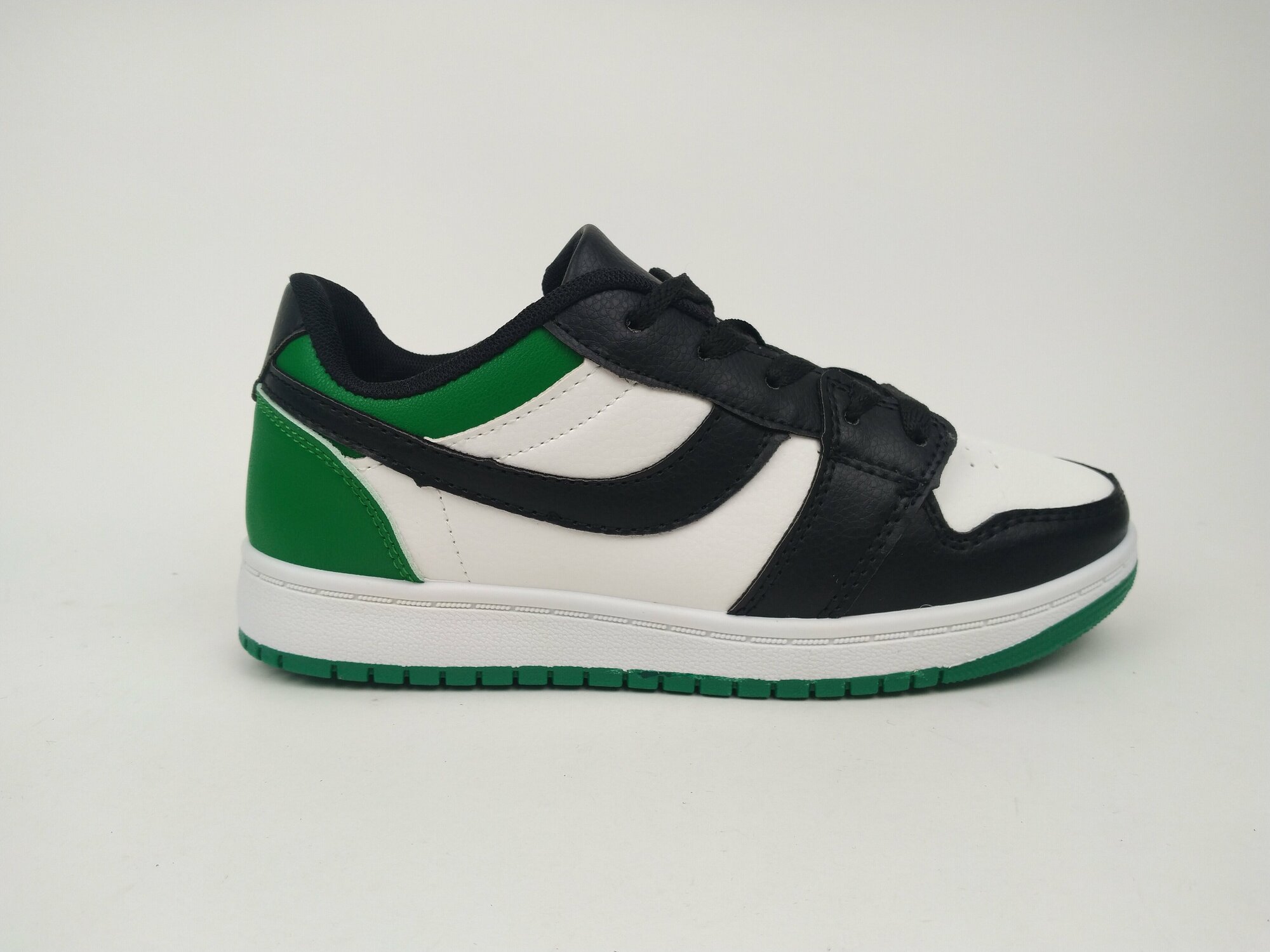 Кроссовки Базовая