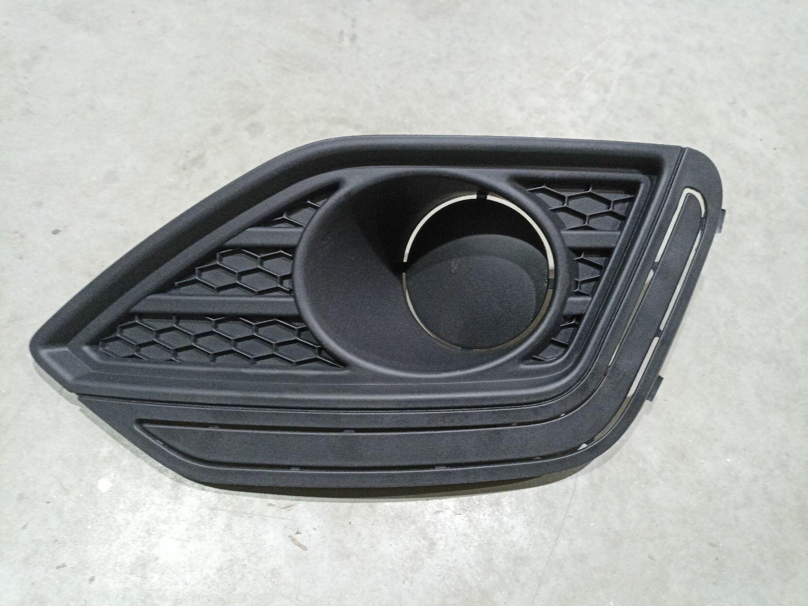 Решетка фары противотуманной левой Lifan Myway [1.8 16V 5AT внедорожник] PBA2803515