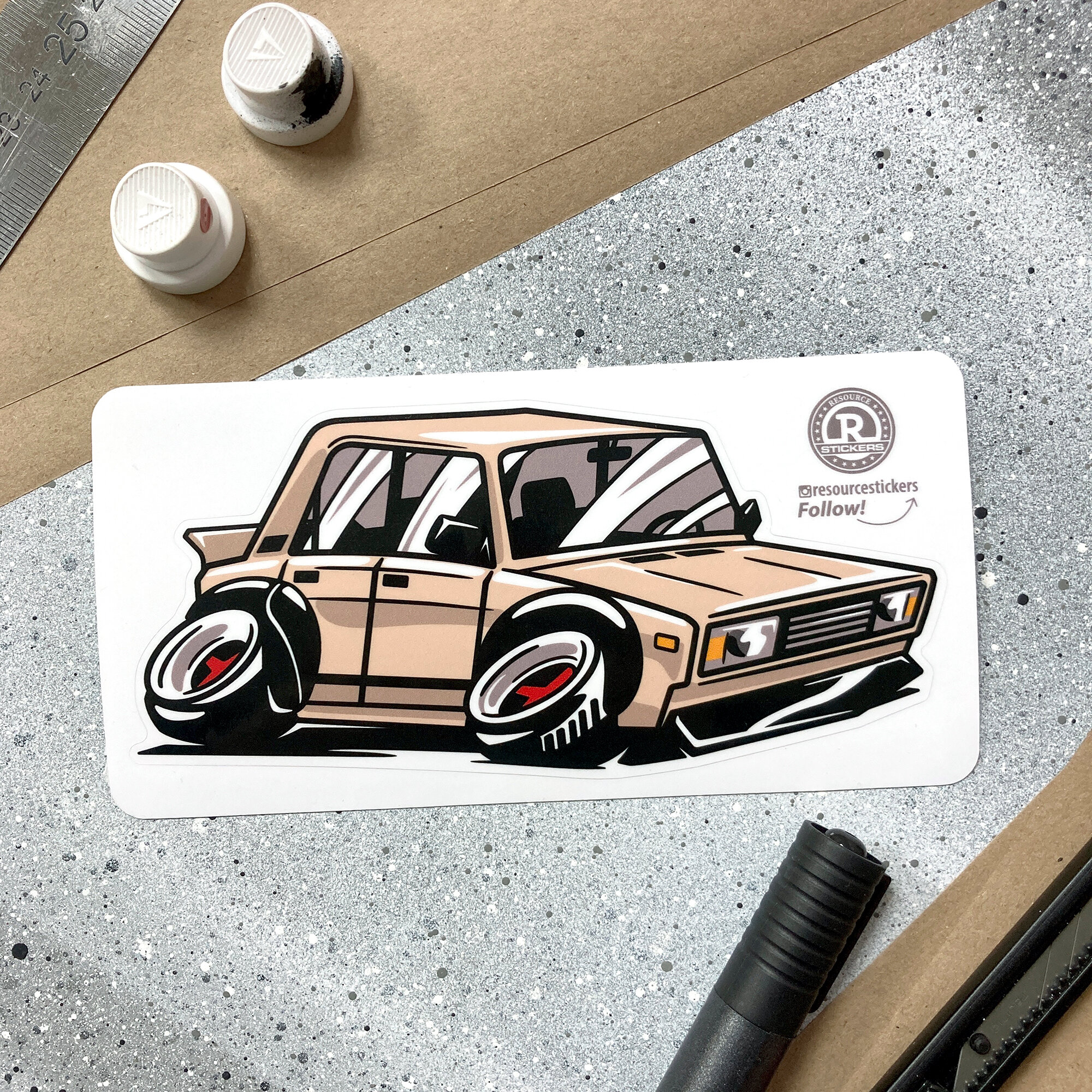 Виниловая наклейка машинка Жигули 2105 бежевая, Drift, 15х7 / Resource Stickers
