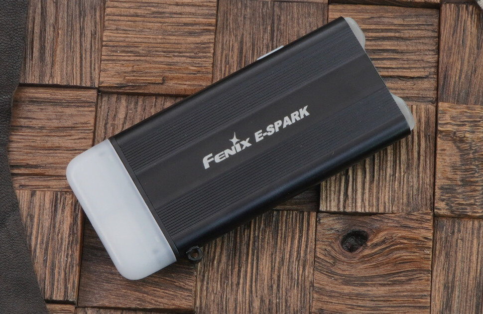 EDC-фонарь с функцией павербанка Fenix E-Spark