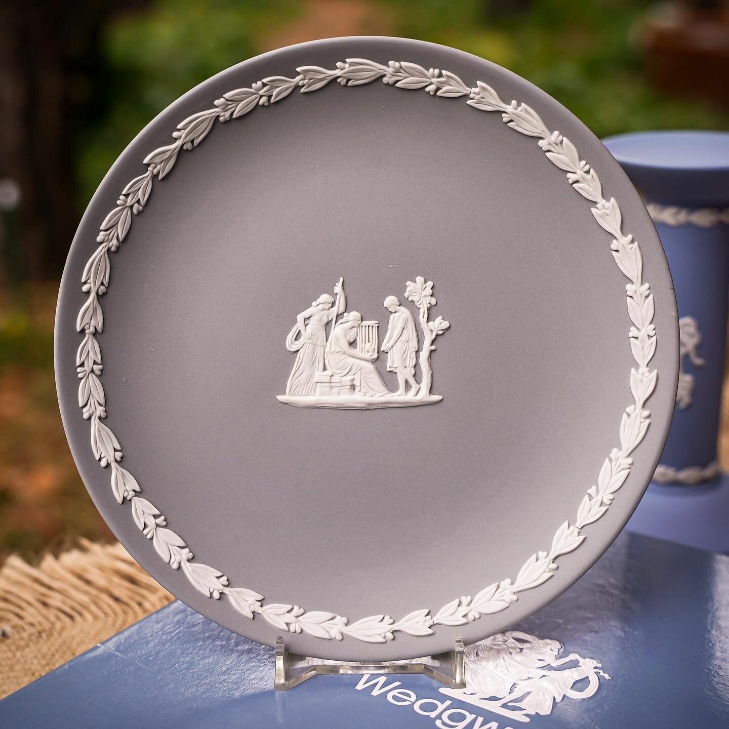 WEDGWOOD тарелка серая "Илиада Гомера", Англия, 1970-1980 гг.