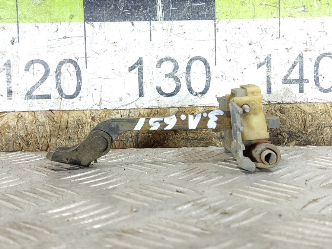 Ограничитель двери задний RENAULT Laguna 2008-2015 824310001R