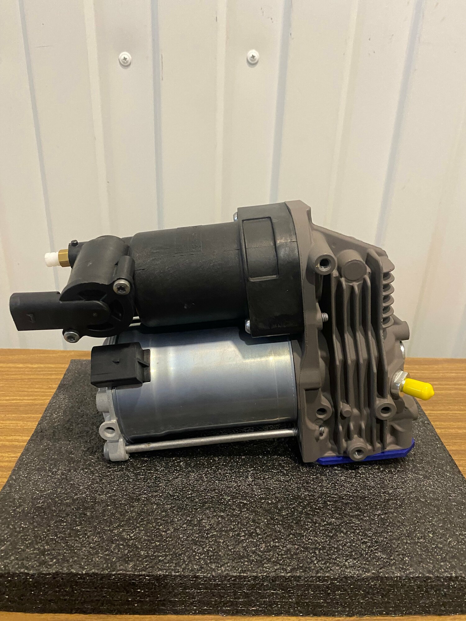 Компрессор пневмоподвески BMW X6 E71 E72 X5 E70