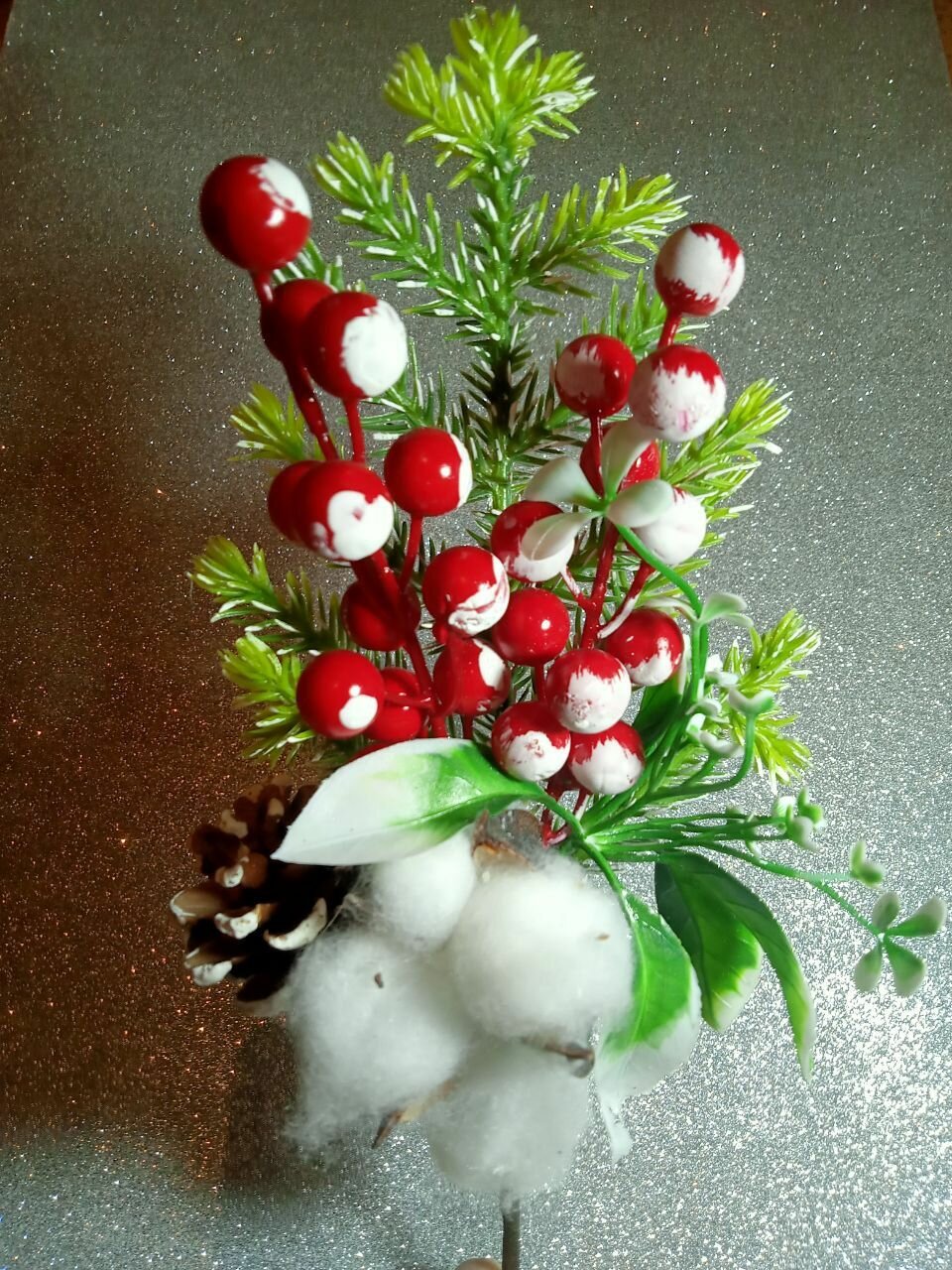 Декоративная ветка с рябиной и шишкой 2 шт.