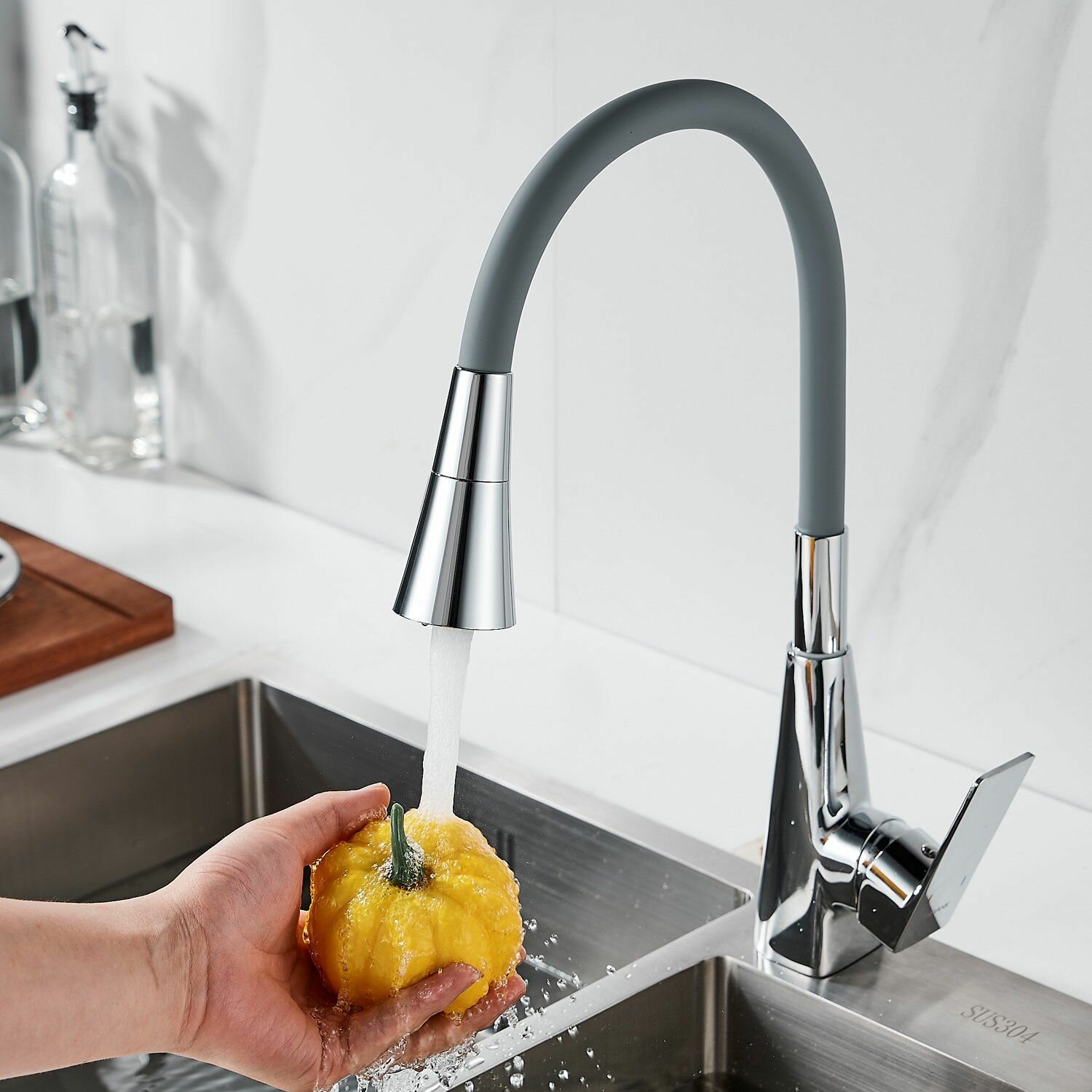 Смеситель для кухни с гибким изливом Shevanik S543-9 хром/серый