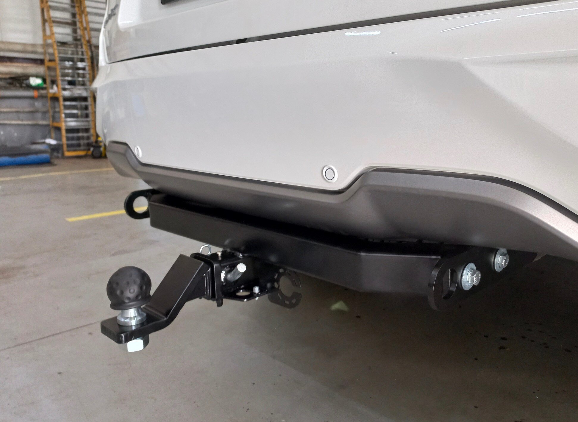 Фаркоп Бизон на Isuzu MU-X II 2022- (паспорт и сертификат в комплекте)(без электрики) FA 0330-E