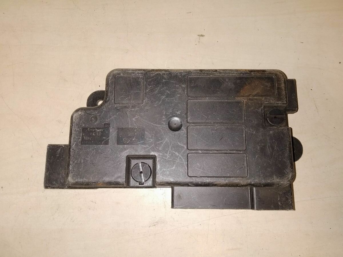 Блок предохранителей Audi A6 Q7 A8 8P0937548 8P0937548