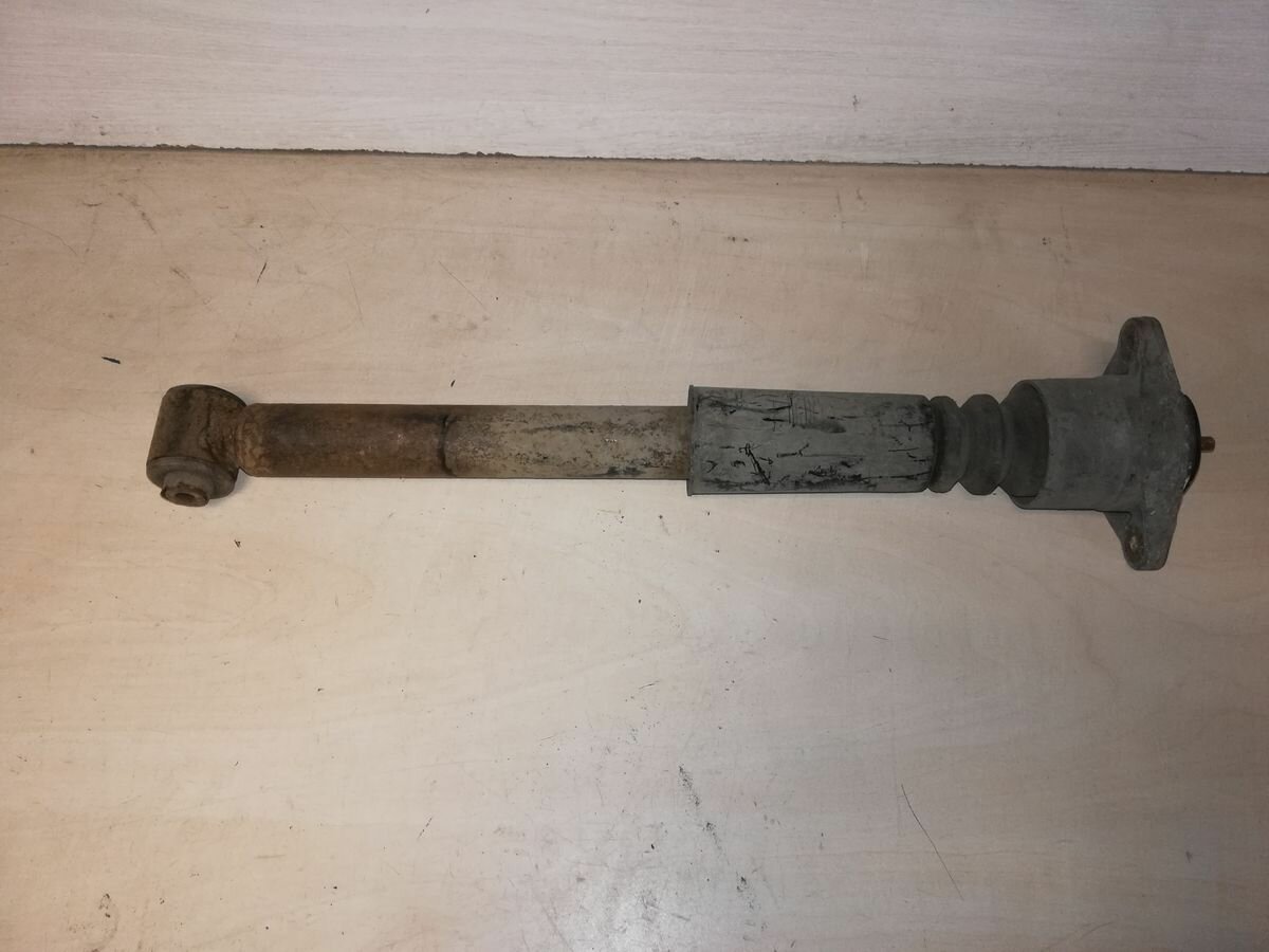 Амортизатор задний Volkswagen Passat B5 Audi A6 C5