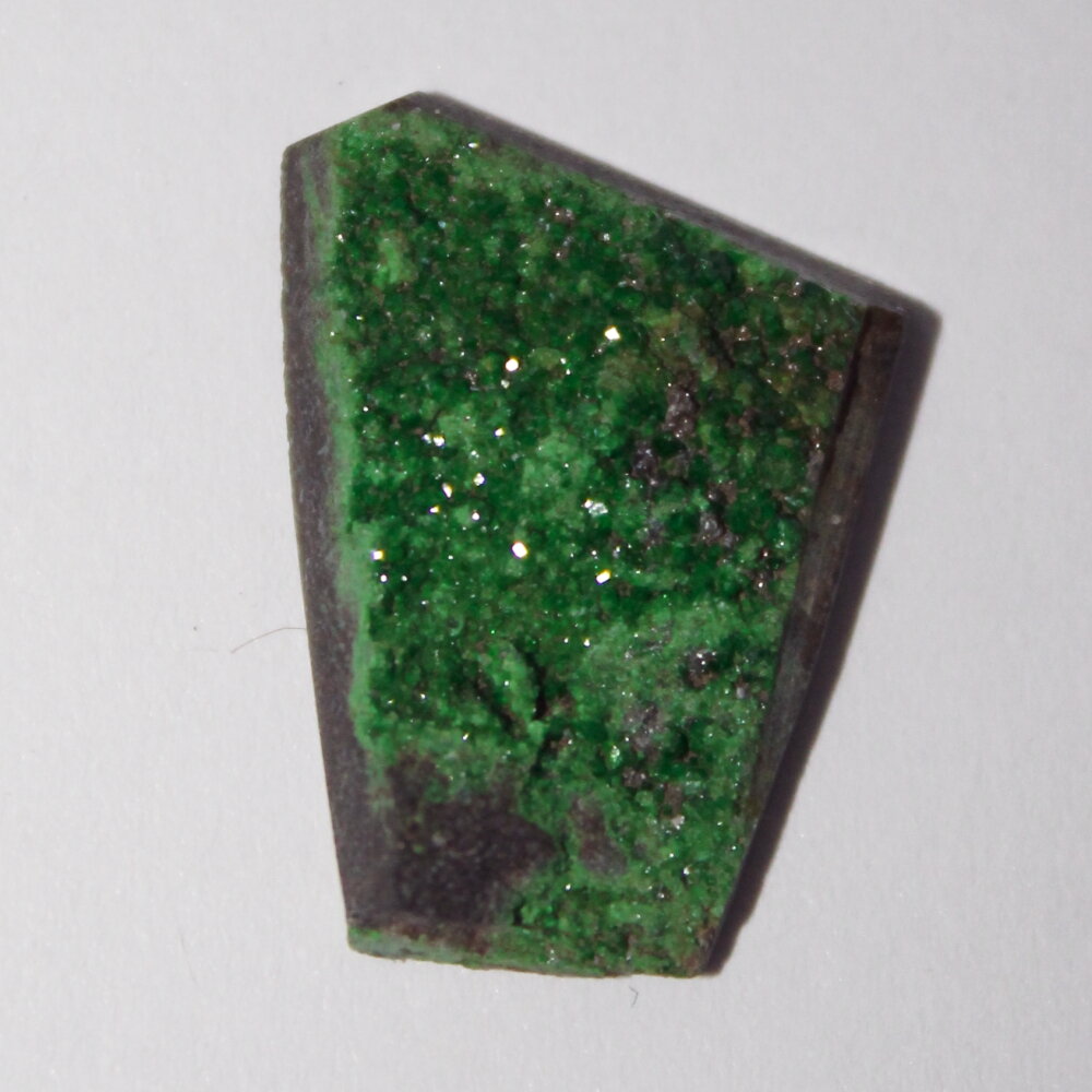 Коллекционный кабошон уваровит, 21х16х3 мм, Урал, «True Stones»