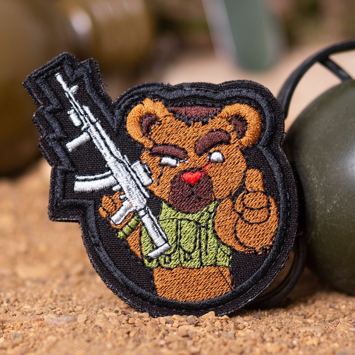 Нашивка ( шеврон патч patch ) тактическая Мишка с АК вышитая на липучке 6,7х7 черная