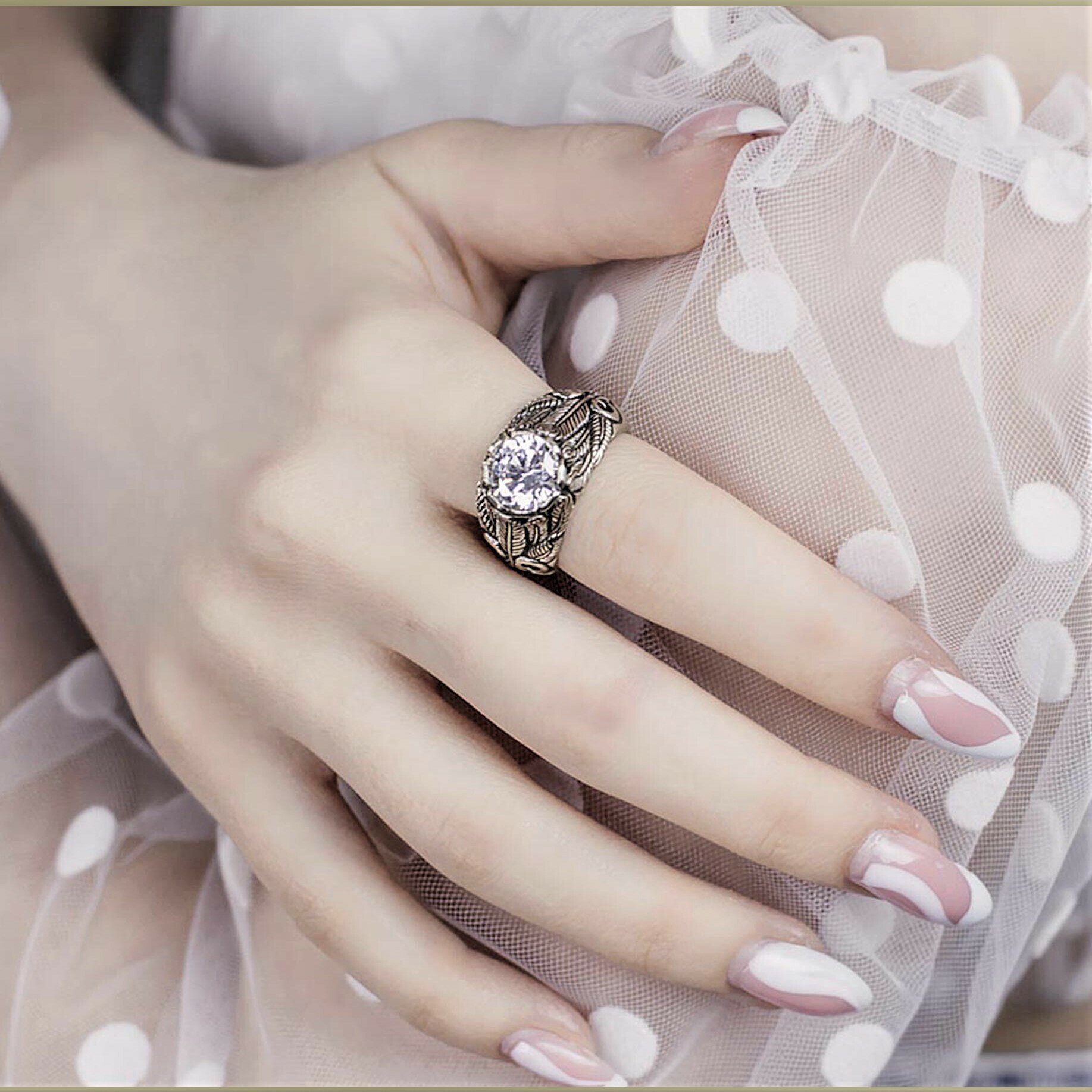 Кольцо, циркон