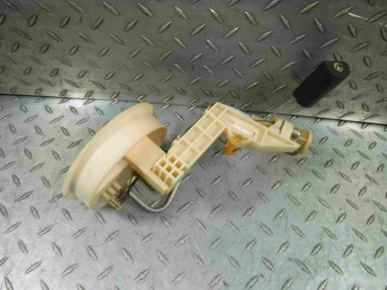 Датчик уровня топлива Nissan Primera P10 (1990—1995) 2506070J00