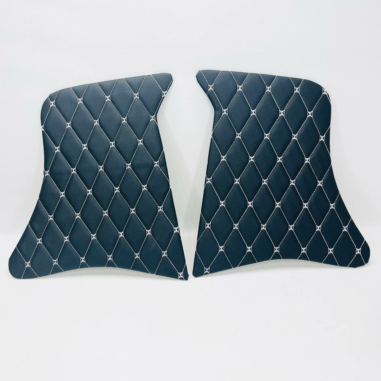 Обивки боковин передка / вставки в ноги Жигули / ВАЗ 2101-2107 (белая строчка)