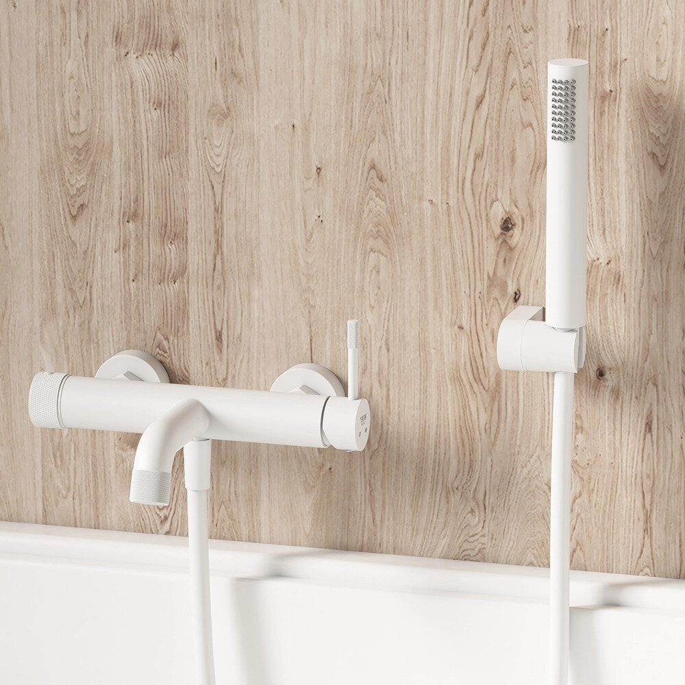 Смеситель для ванны и душа Vieir V403531-F, белый матовый, с душевой лейкой, шлангом и держателем