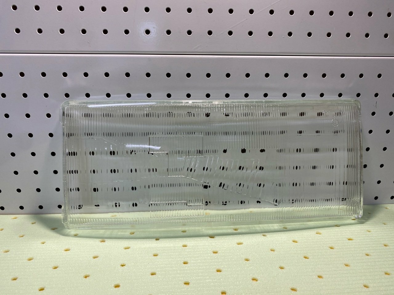 Стекло фары Ивеко Евротех Евростар (Iveco) правое