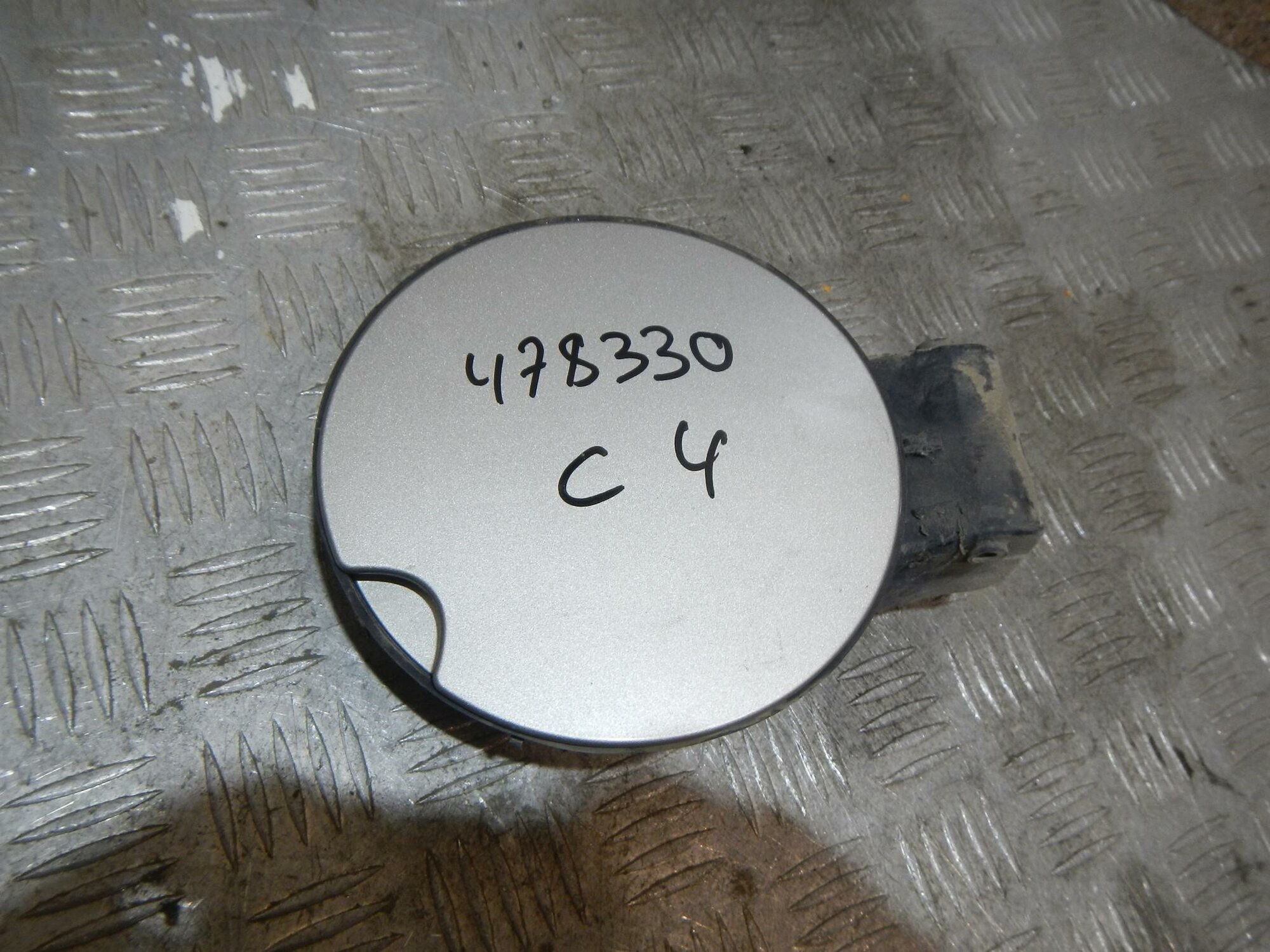 Б/У Лючок бензобака, Citroen (Ситроен)-C4 (04-11) CITROEN C4 (04-11) царапины. 478330 Peugeot-Citroen арт. 9650573477