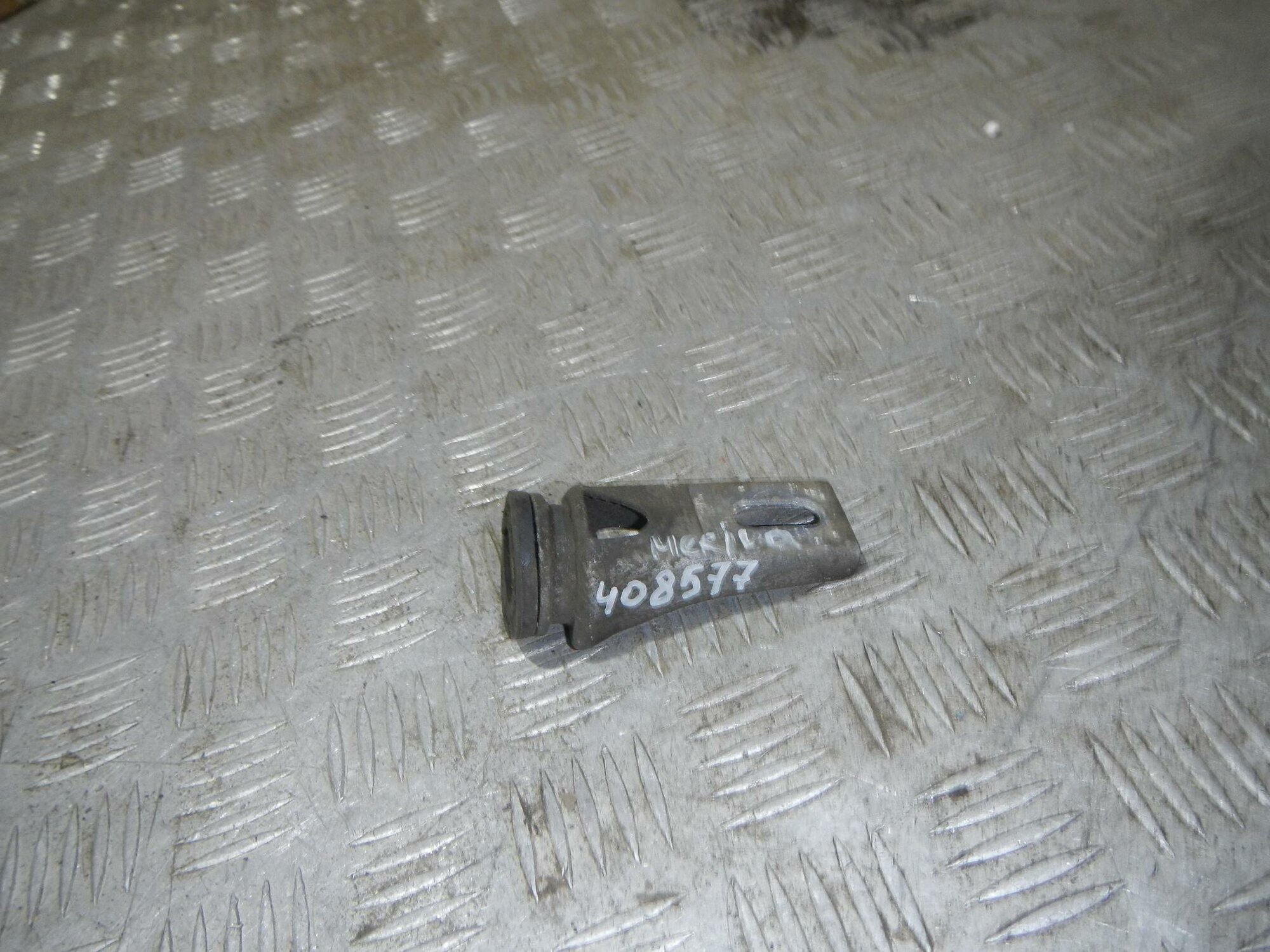 Б/У Кронштейн радиатора, Opel (Опель)-MERIVA (03-10) OPEL MERIVA (03-10) Без видимых повреждений. 408577 GENERAL MOTORS ...