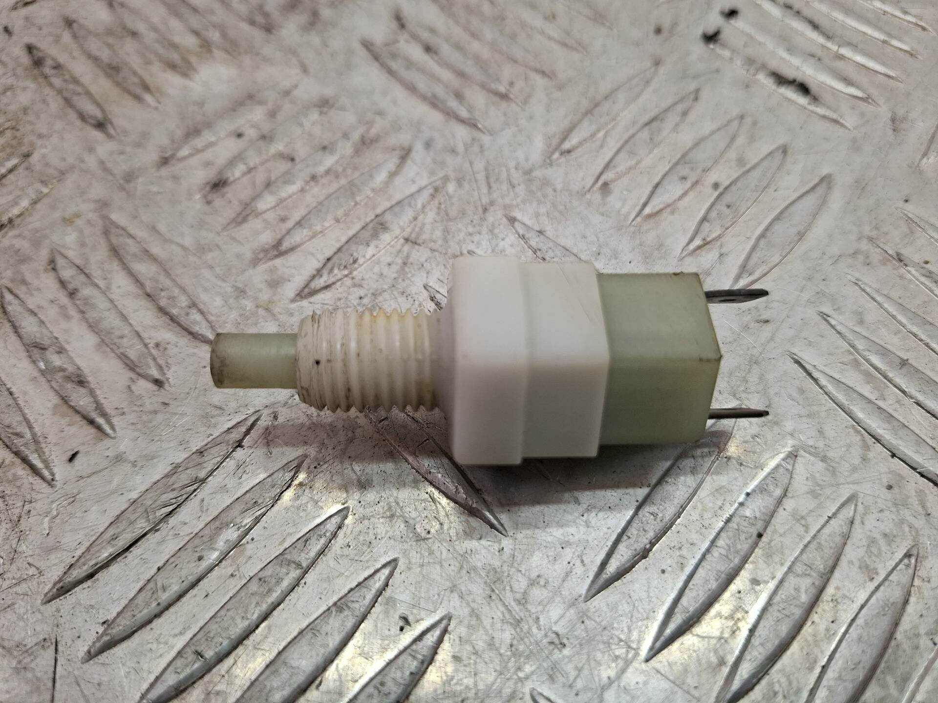 Датчик педали тормоза (лягушка) Opel Corsa B 2000 19292001