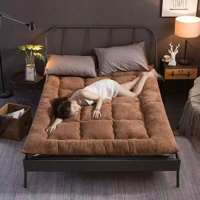 Комплект для сна: матрас, одеяло, подушка и постельное бельё