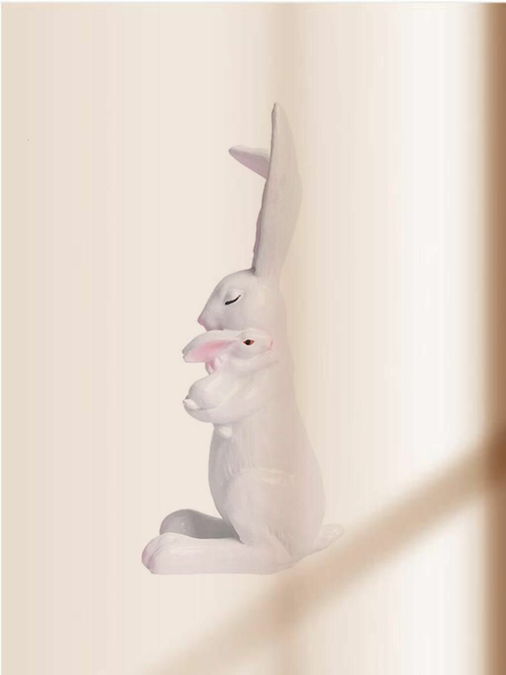 Фигурки пасхальных кроликов, B