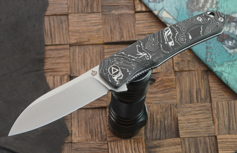 Складной нож QSP Knife Otter QS140-A1, сталь Crucible CPM S35VN, рукоять карбон с алюминием