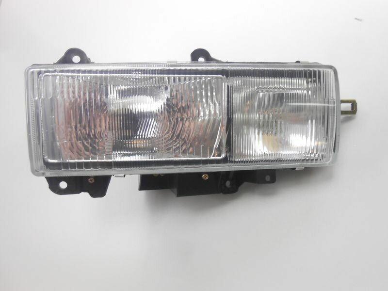 Фара ISUZU ELF/FORWARD 1992-1994 г правая, белая туманка, NILSON PARTS