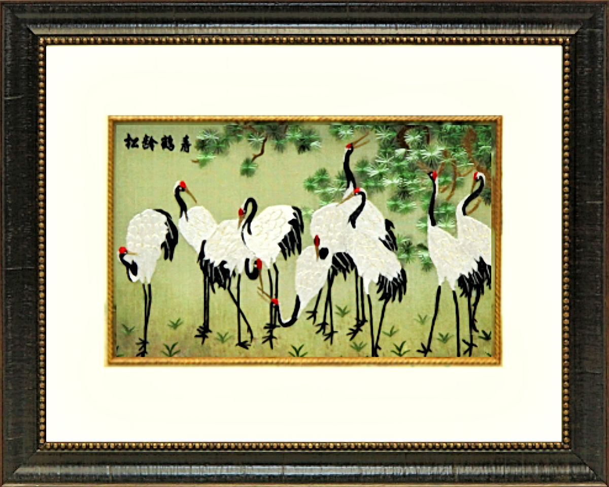 Декоративная настенная картина Живой Шелк Десять журавлей под сосной, вышивка шелком ручной работы с 3D эффектом, см 39х31х3/багет+паспарту