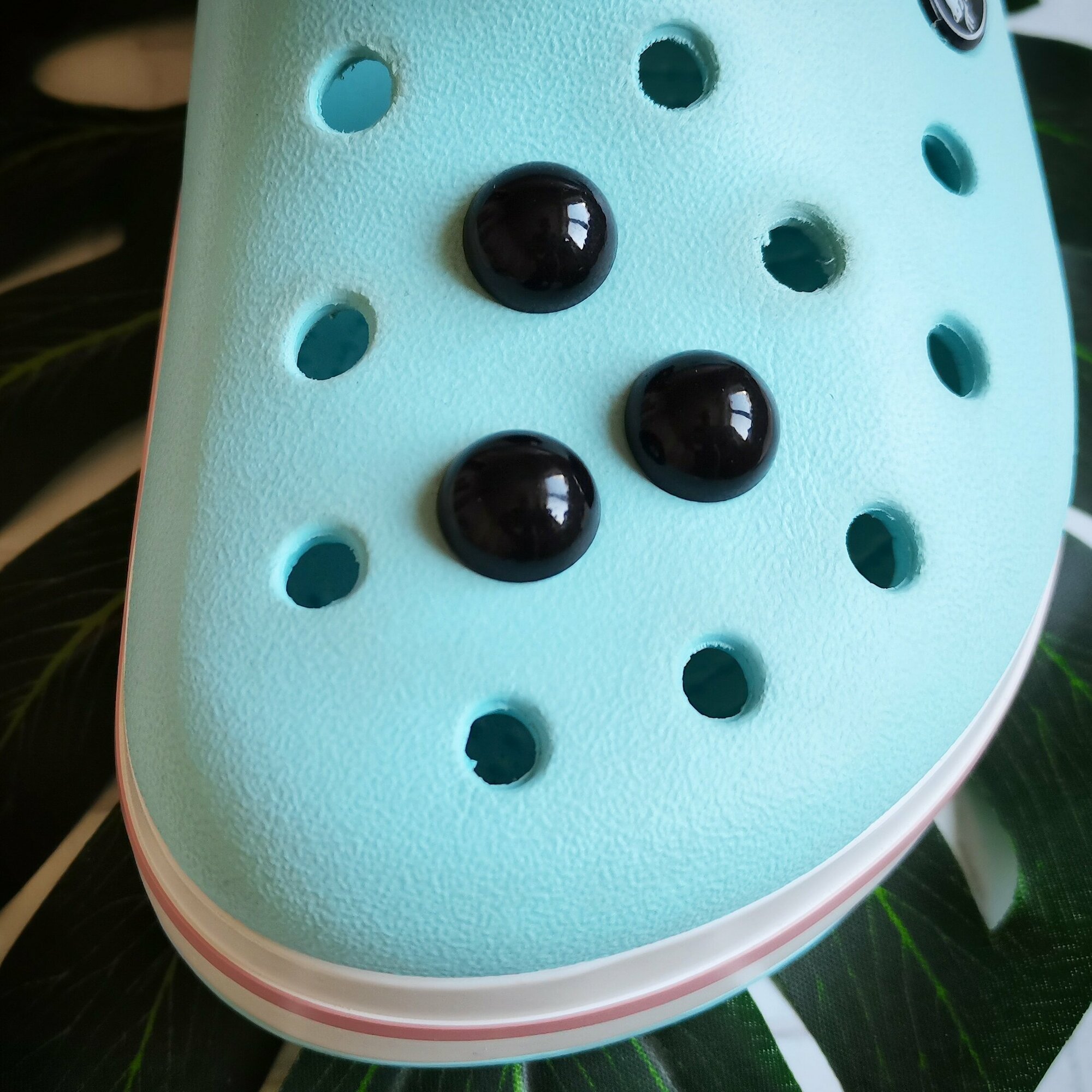 Джибитсы женские на crocs черныеи бусинки для женщин