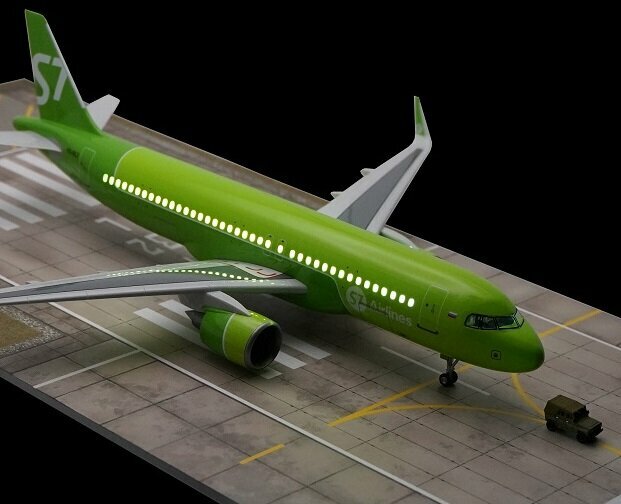 Модель самолёта Airbus A320 Neo, авиакомпании S7 Airlines Россия. С освещением салона.