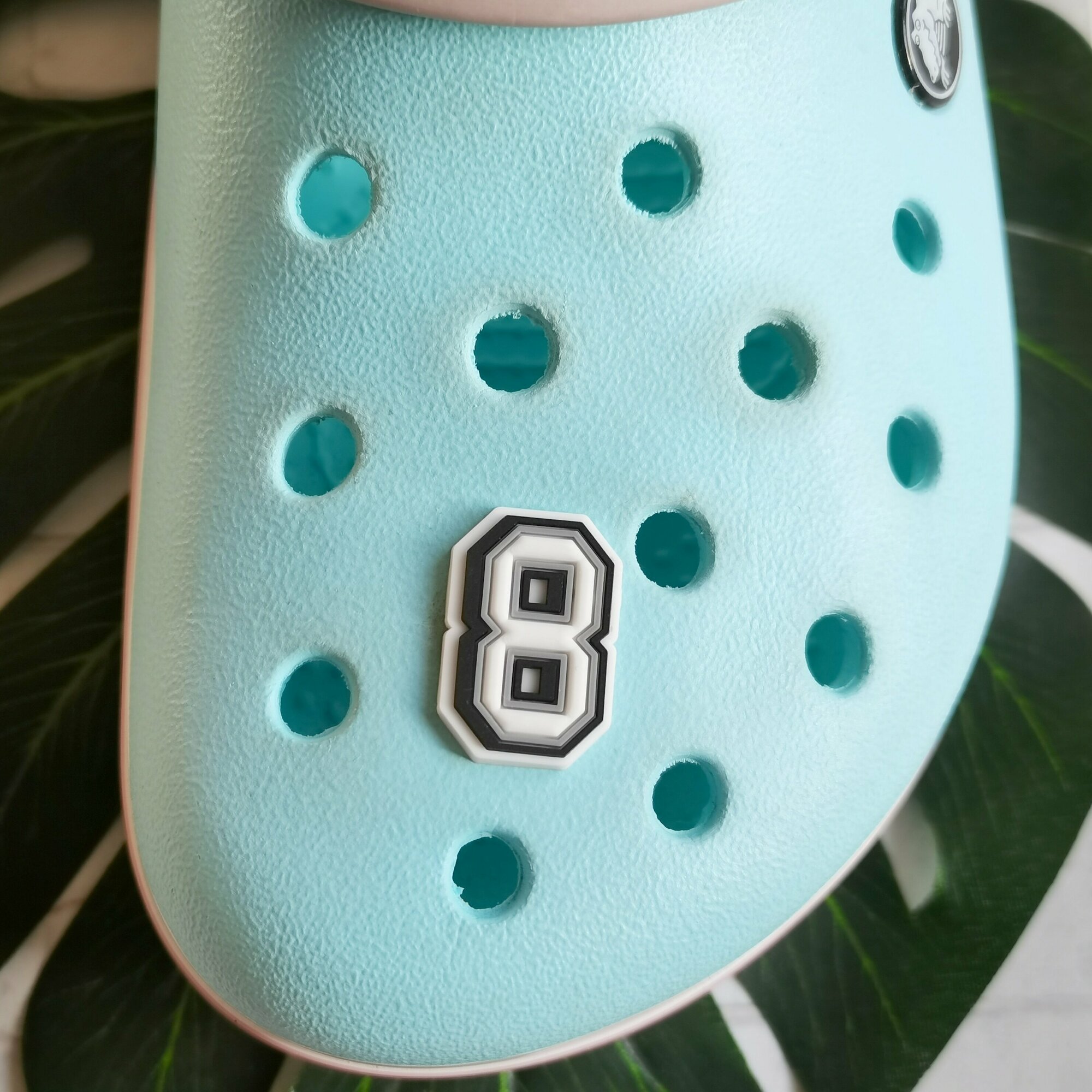 Джибитсы на crocs Цифры 8 — фото 1