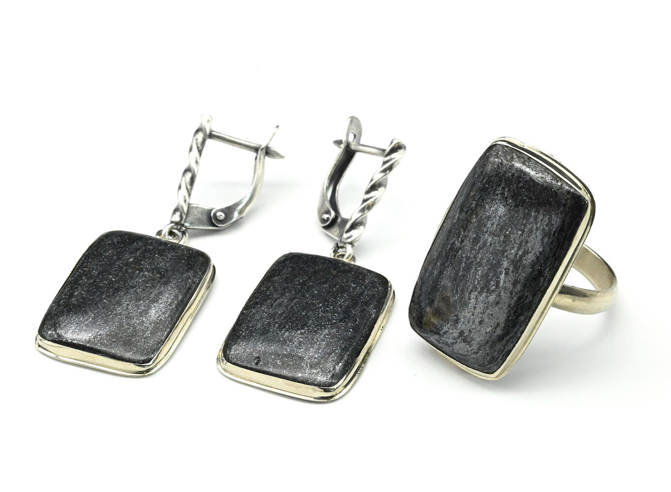 Комплект бижутерии: кольцо, серьги, гематит