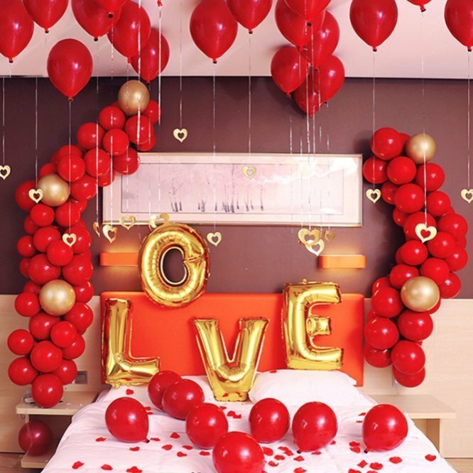 Оформление комнаты гелиевыми красными шарами