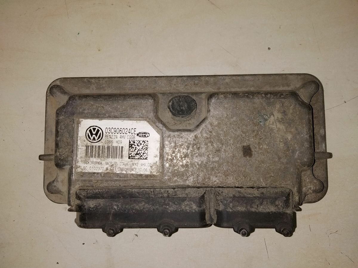 Блок управления двигателем Skoda Fabia 5J 1.4 CGG 03C906024CE
