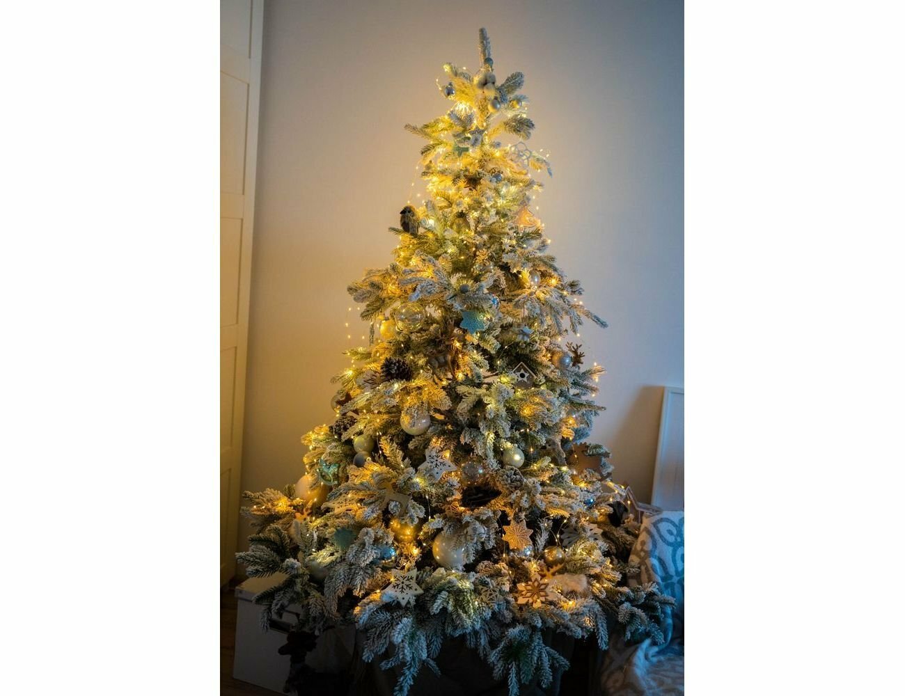 Электрогирлянда звёздный ёлочный дождик мерцающий, 408 экстра тёплых белых микро-огней, 12*1.8+5 м, золотая проволока, уличная, Kaemingk 496185