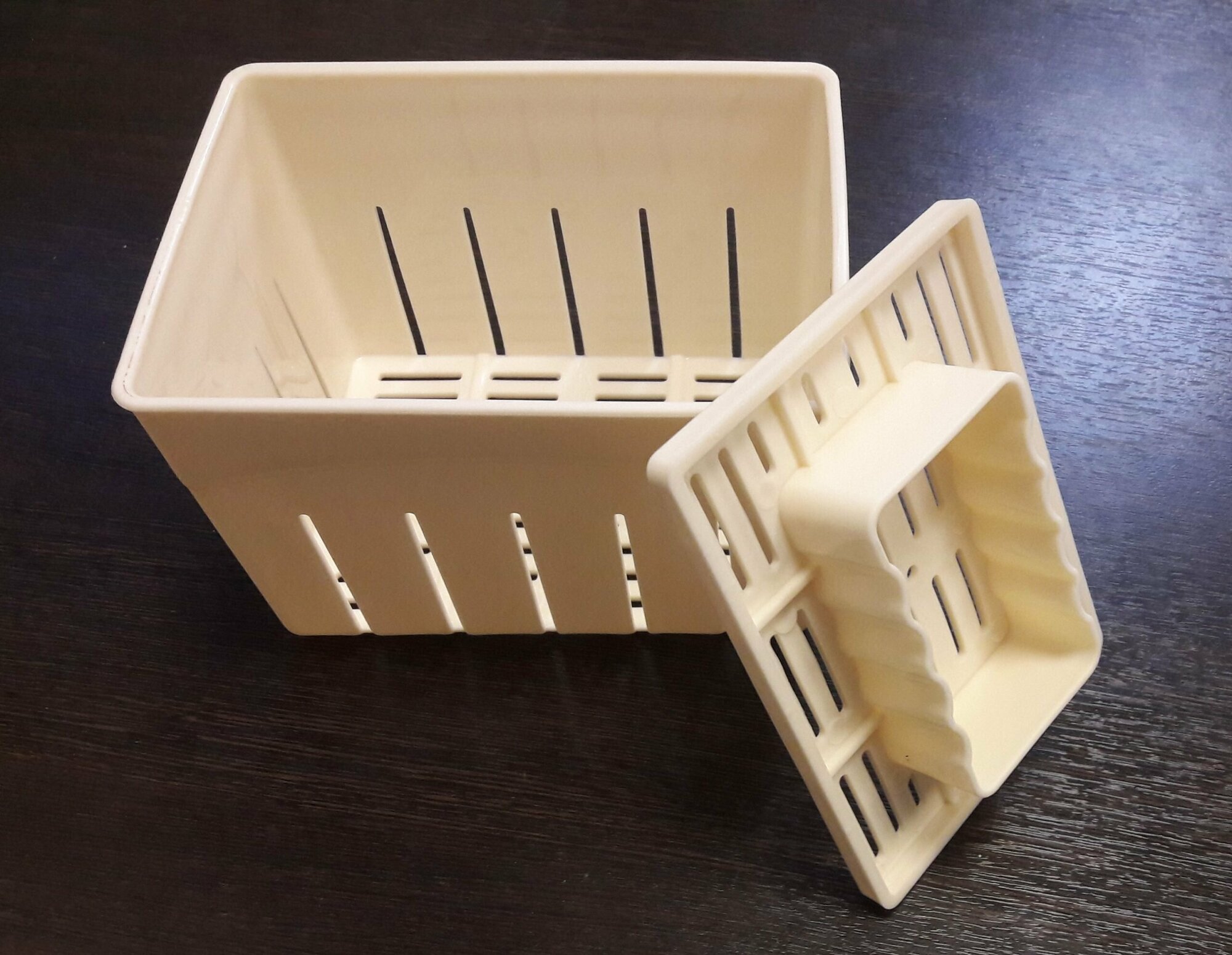 Форма для сыра прямоугольная на 350-400 гр. с поршнем, под пресс