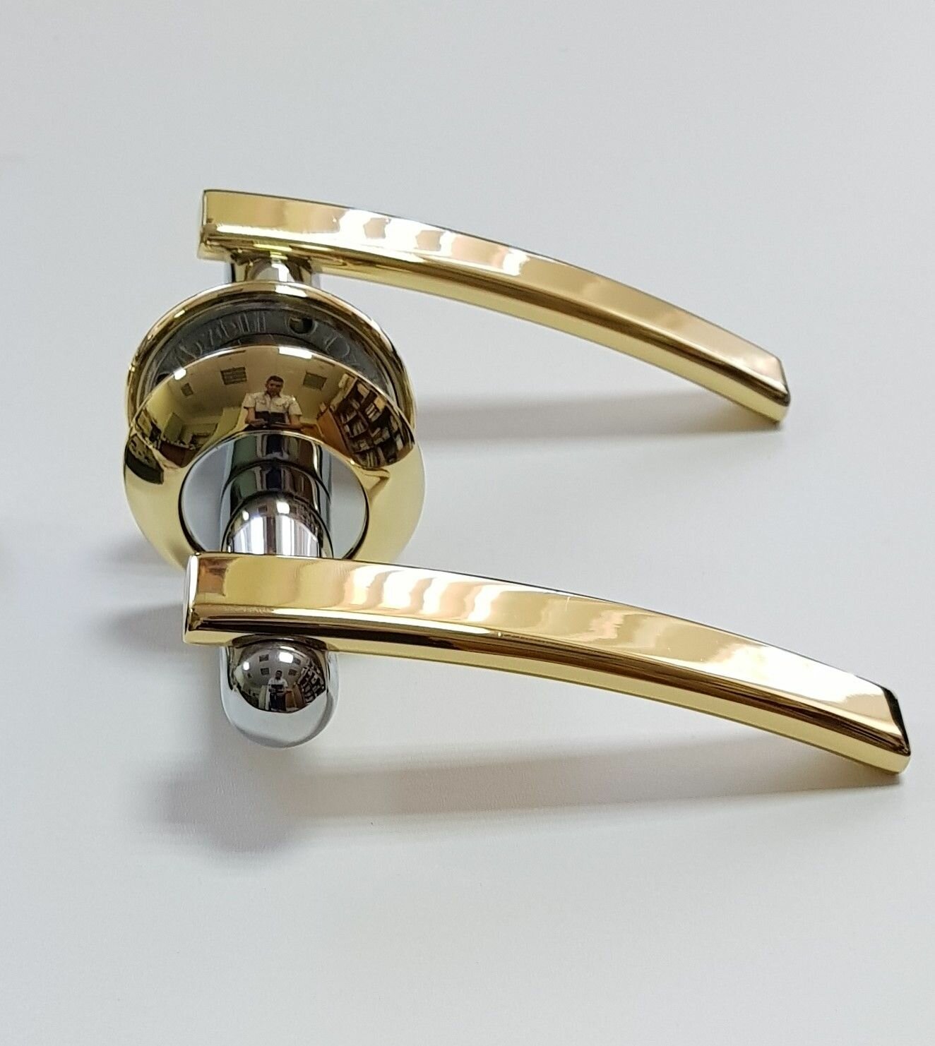 Ручки дверные латунные OZELI MILANO A10 GOLD BRASS золото глянец+магнитный замок под цилиндр+накладки+петли врезные корона