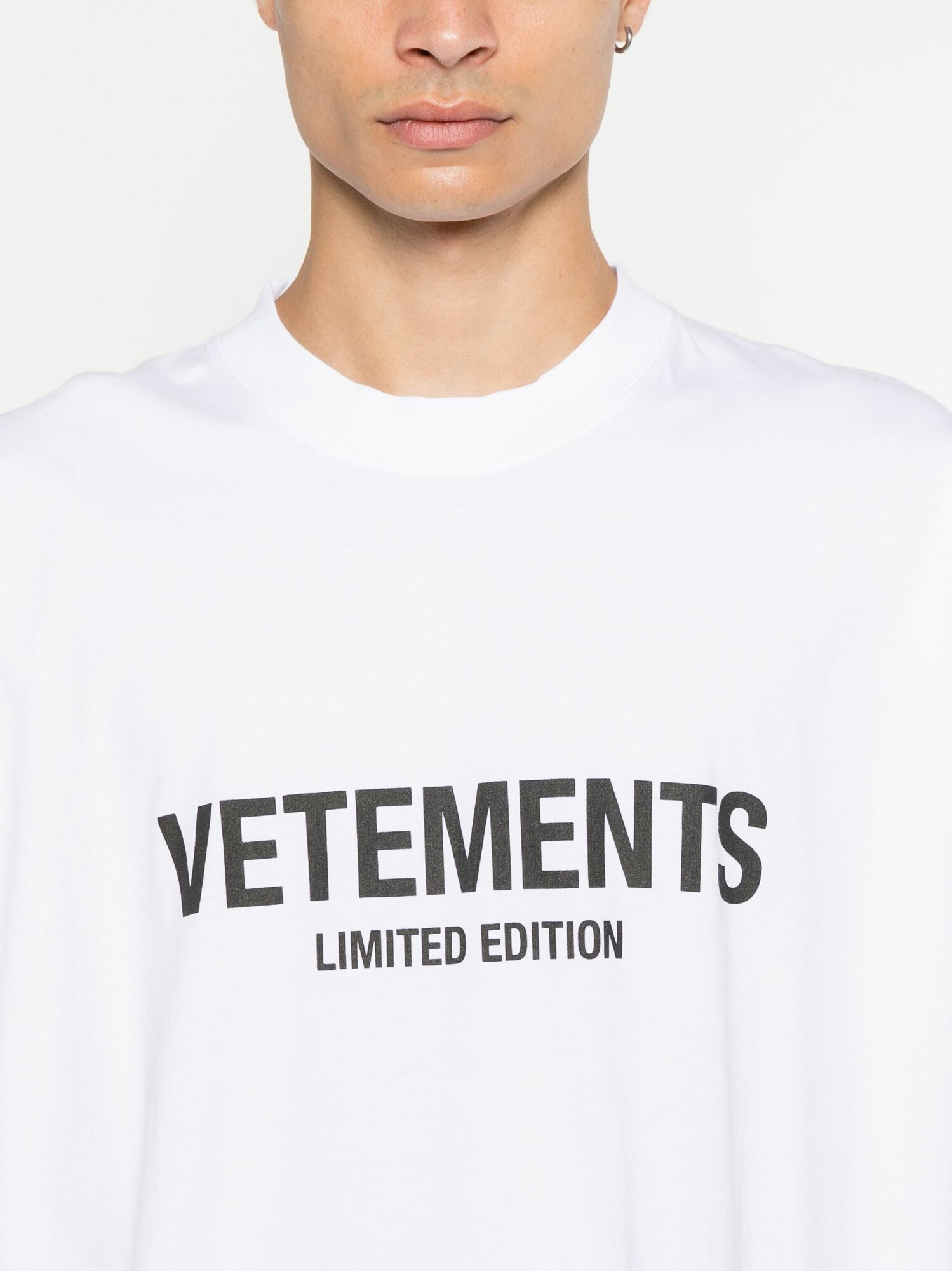 Футболка Vetements Limited Edition, размер 46, бежевый/белый — фото 1