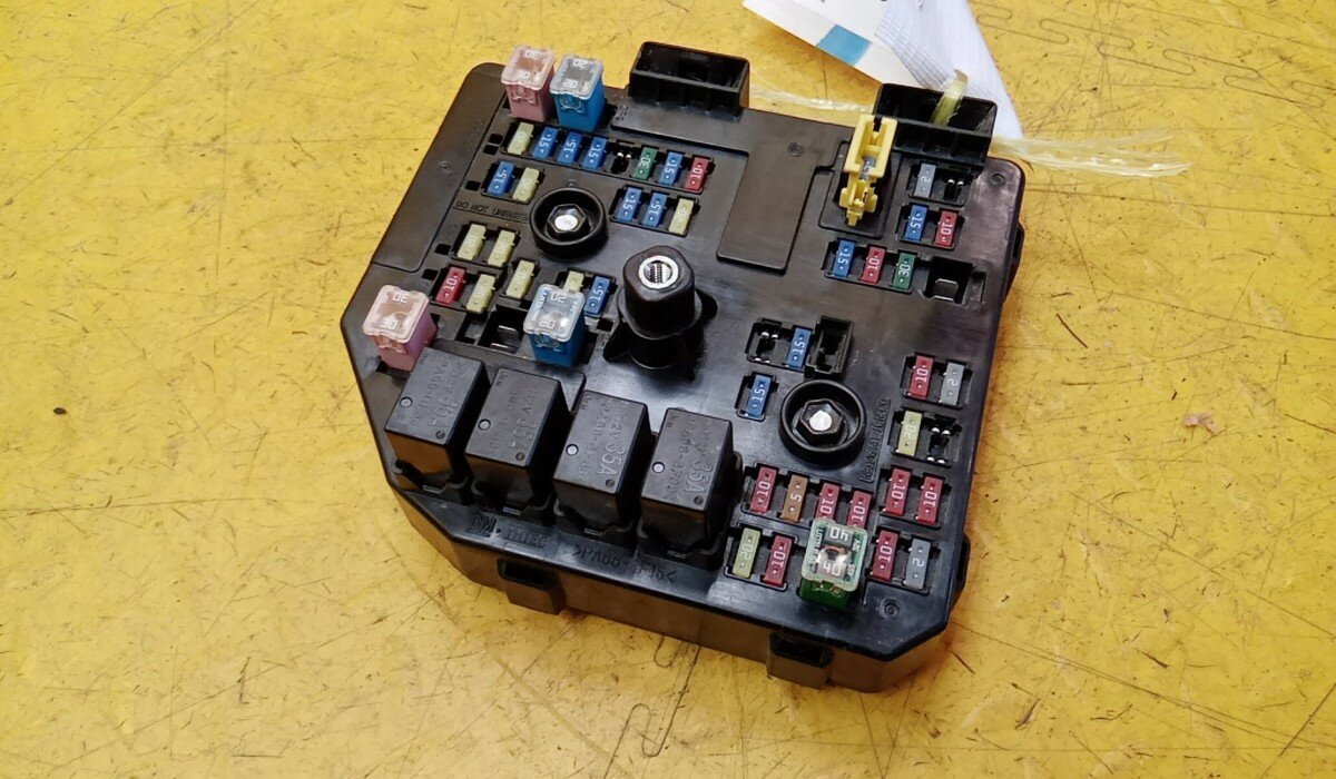 Блок предохранителей Antara Opel 95381467