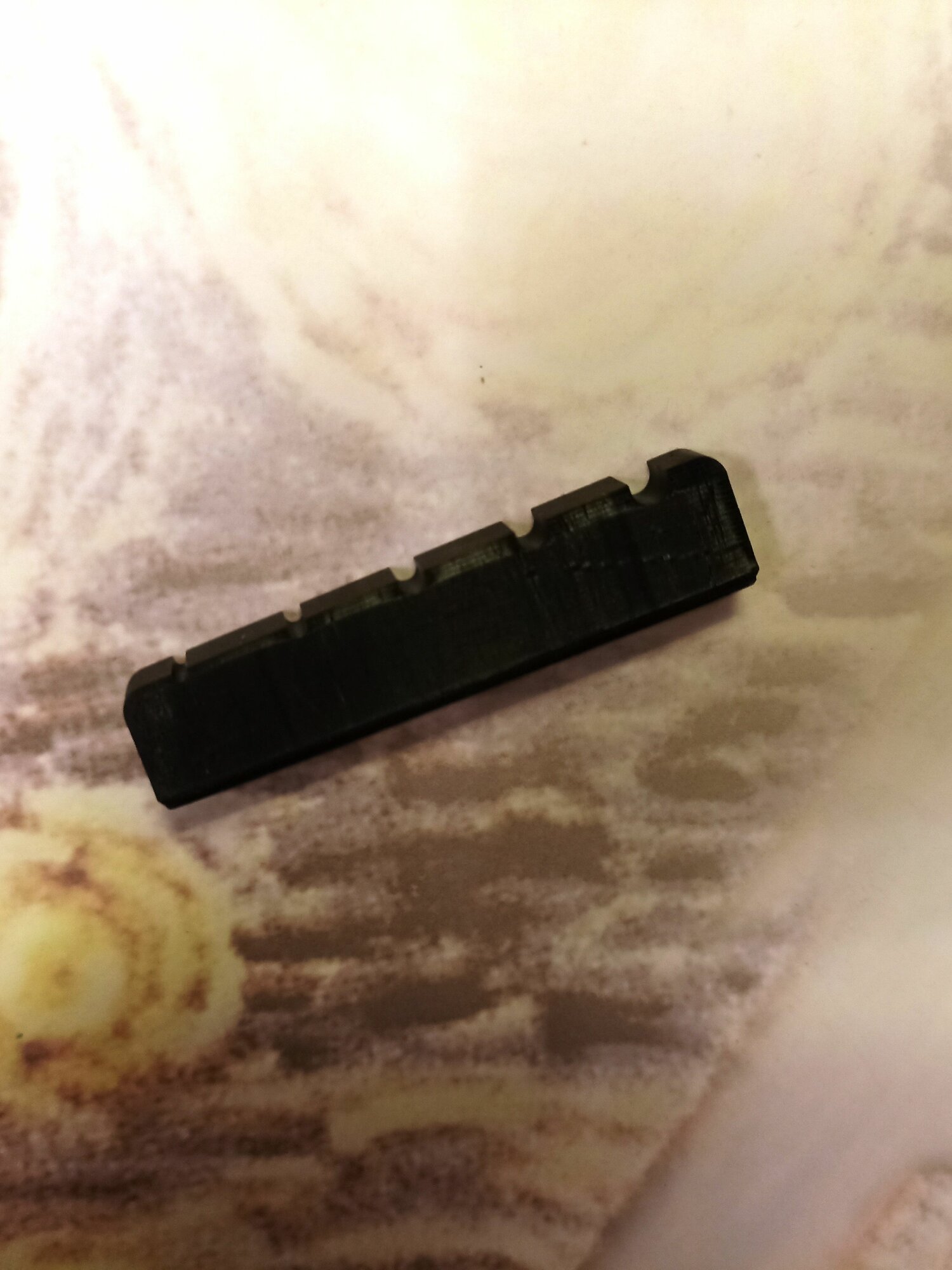 Верхний порожек для 5-ти струнной бас гитары, цвет чёрный 46х11х5,5