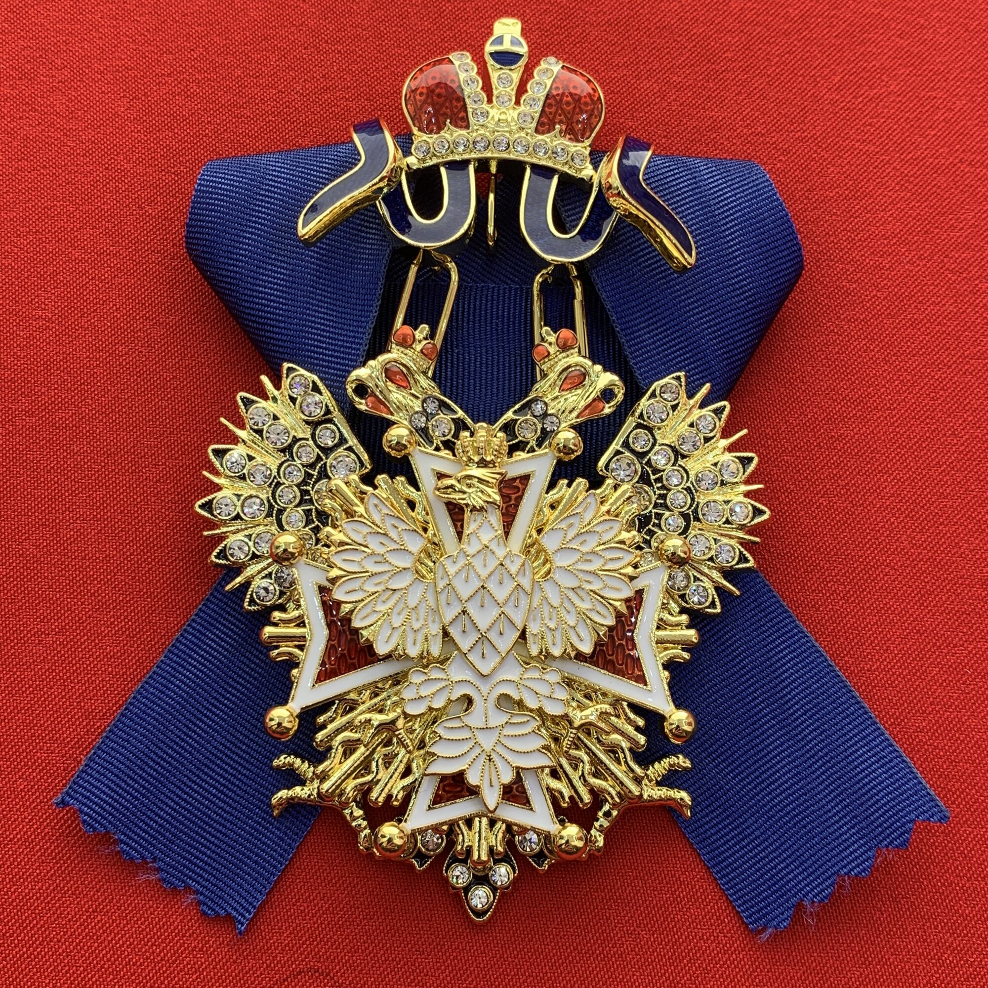 Орден Белого Орла со стразами и с бантом из муаровой ленты. Полноразмерный муляж. Российская Империя. Размер 100х65 мм.