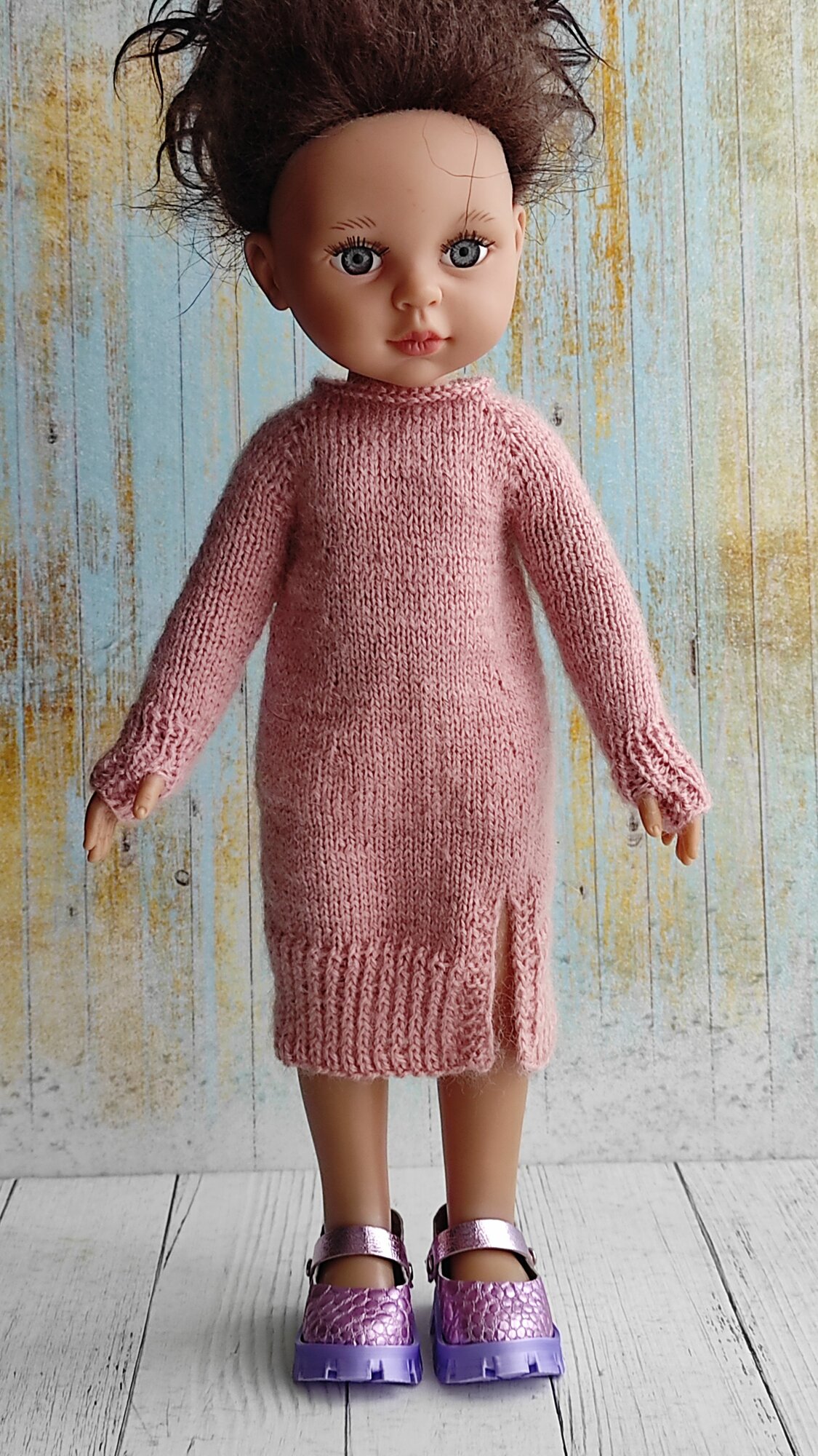 Вязаное платье для куклы Paola Reina