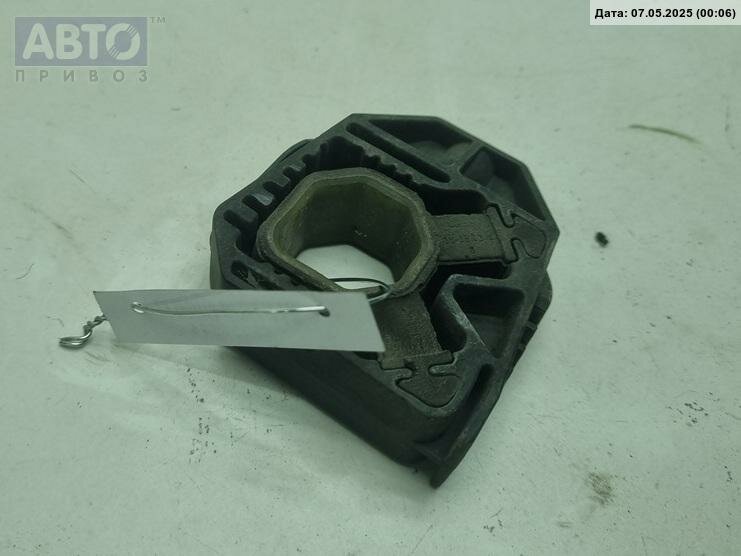 Кронштейн радиатора Volkswagen Golf-5