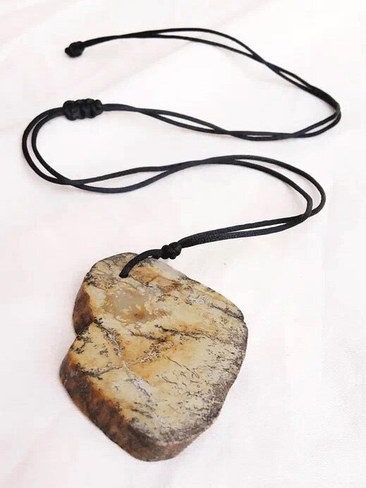 Подвеска, нефрит