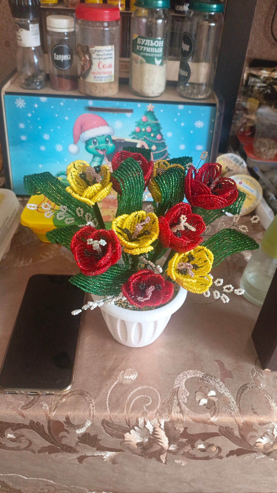 Искусственнве Цветы из бисера "Тюльпан" ручной работы, в стаканчике 30см, разноцветные