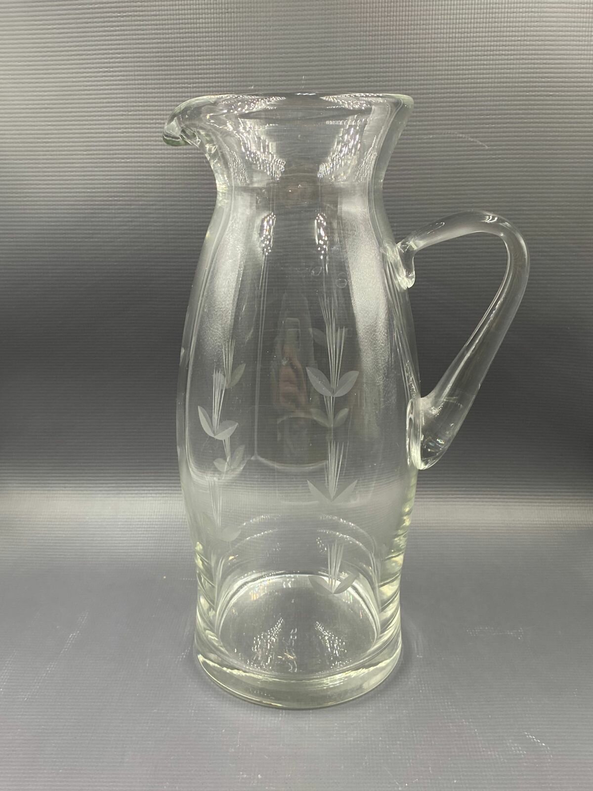 Стеклянный Кувшин - Графин Резьба СССР, высота 24 см Состояние! Красивый! Винтаж!