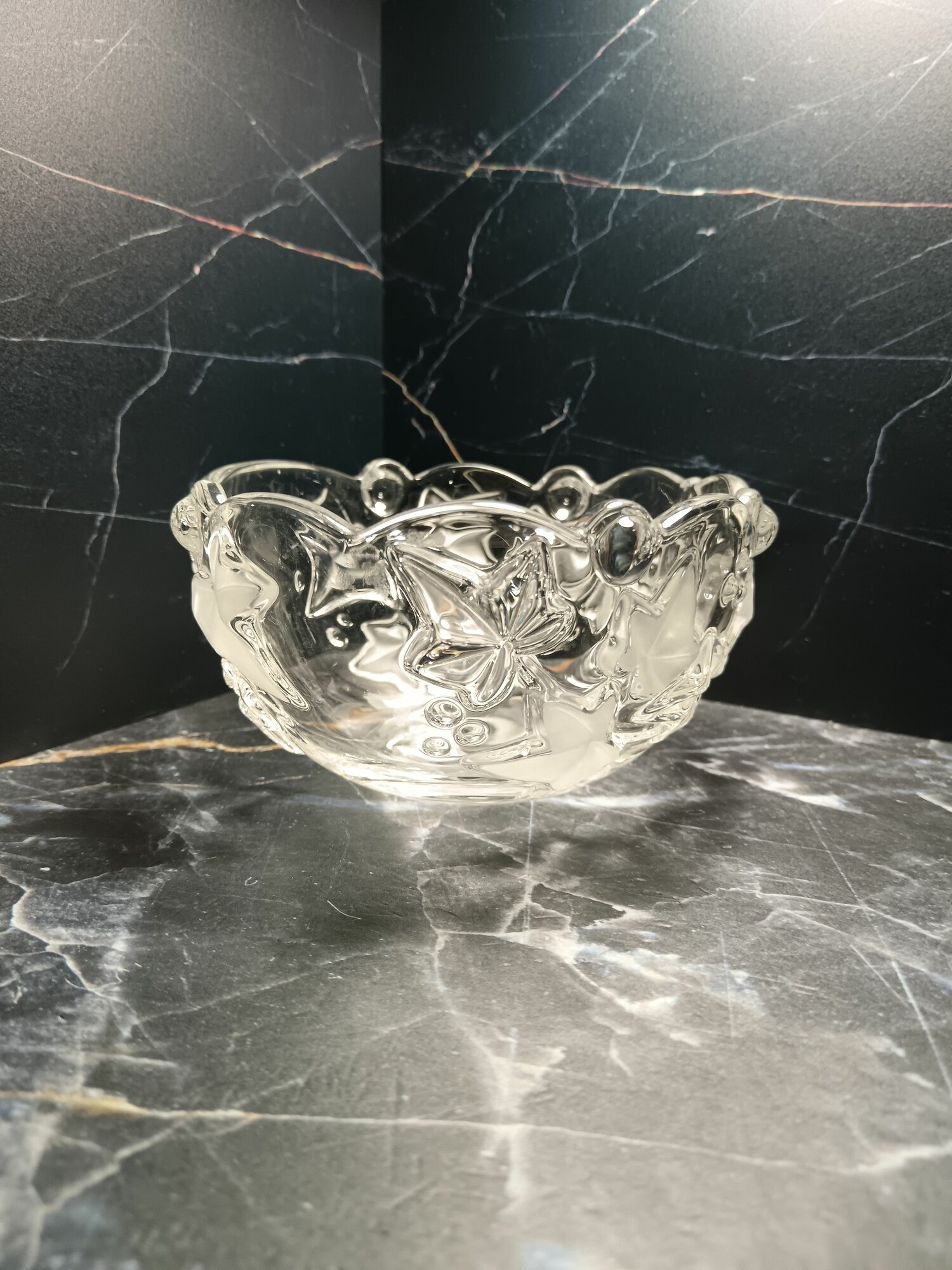 Хрустальная конфетница с объемным декором, Франция винтаж