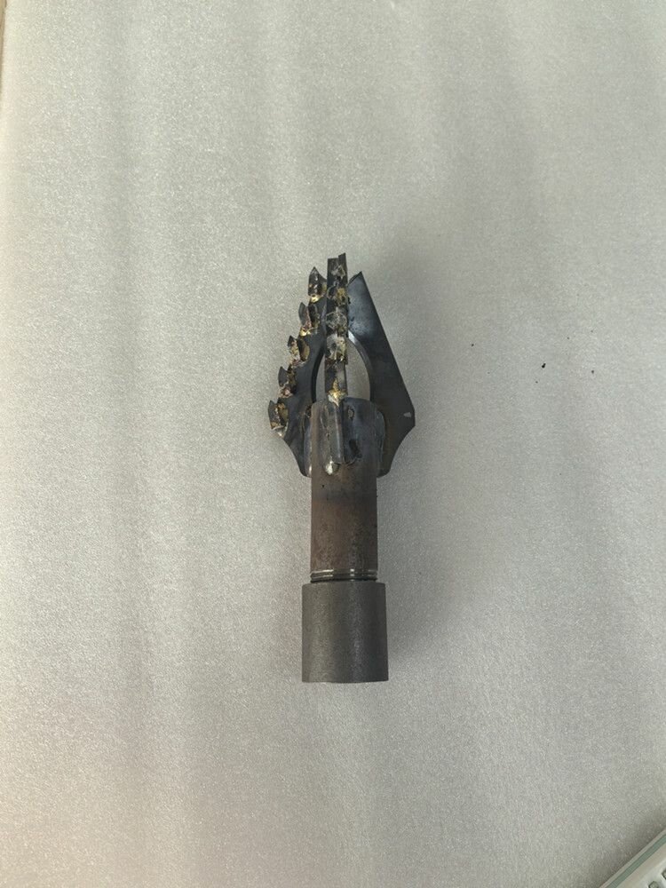 Небольшая буровая установка для водяных скважин, трехлопастное бурильное долото из сплава, для бурения грунтовых и песчаных слоев, подходит для бурильных труб диаметром один дюйм.