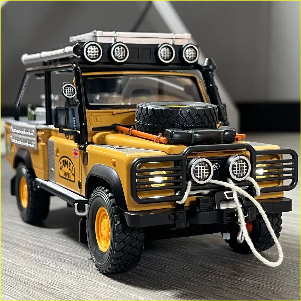Эксклюзивная коллекционная модель внедорожника Land Rover Defender 90 Tomb Raider SUV в масштабе 1:24 со звуковыми и световыми эффектами