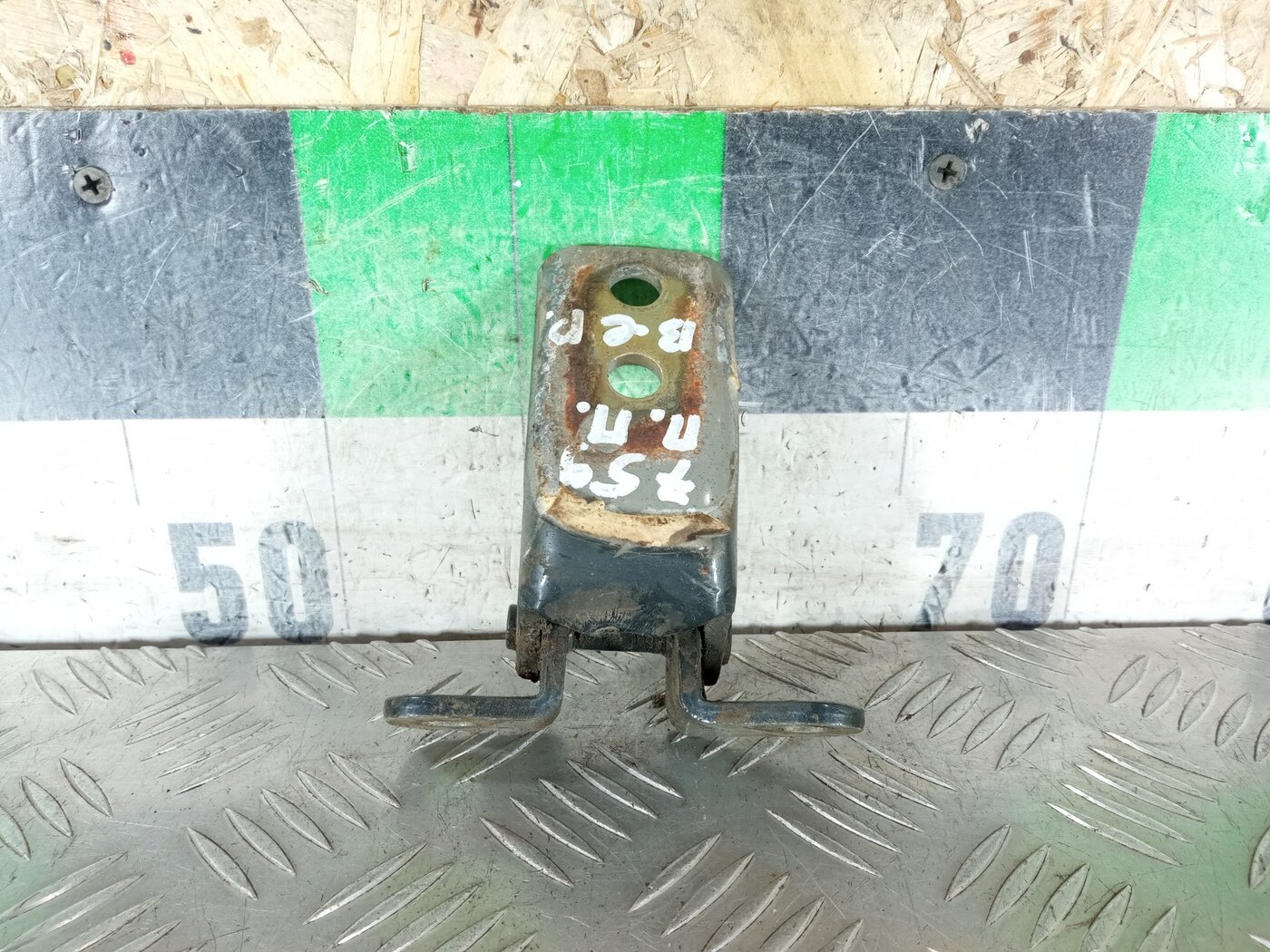 Петля двери передней правой верхняя BYD F3 2006-2013 BYDF36106120